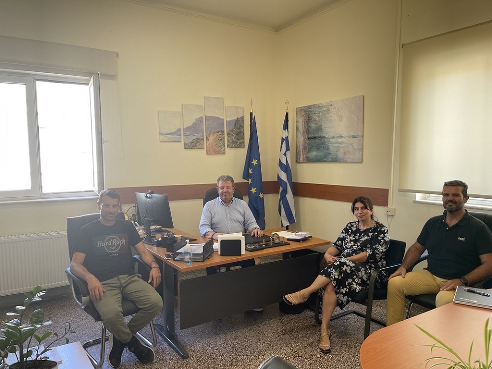 Συνάντηση νέου ΔΣ της Ε.Λ.Μ.Ε. Λασιθίου με τον Διευθυντή Δευτεροβάθμιας ...