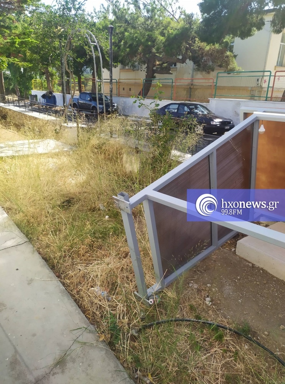Την "πήρε και την σήκωσε" ο αέρας τη στάση ΚΤΕΛ στο Κάτω Χωριό - Hxo News