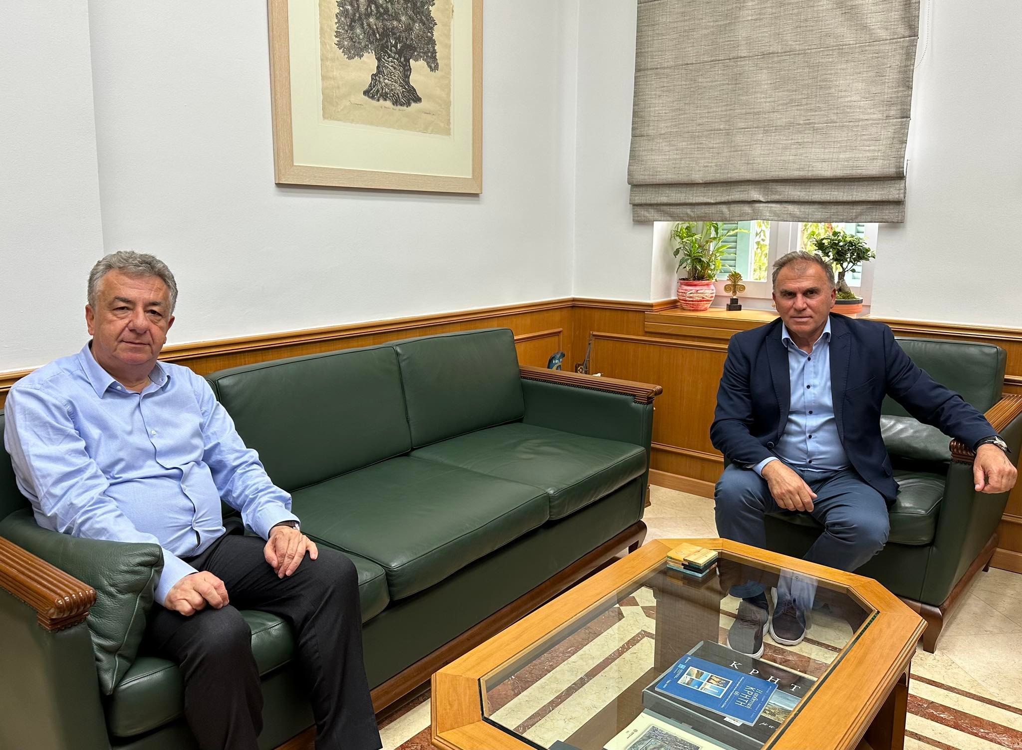Συνάντηση του Δημάρχου Ιεράπετρας με τον Περιφερειάρχη Κρήτης. - Hxo News
