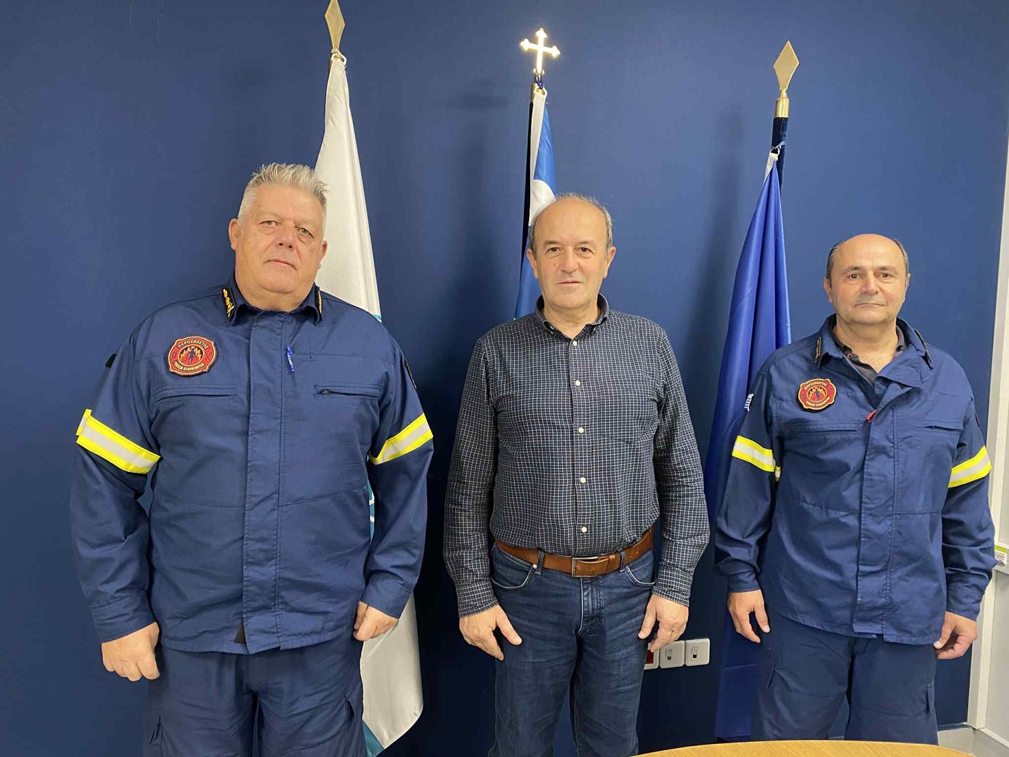 Συνάντηση του Δημάρχου Ιεράπετρας με τη νέα ηγεσία της Πυροσβεστικής ...